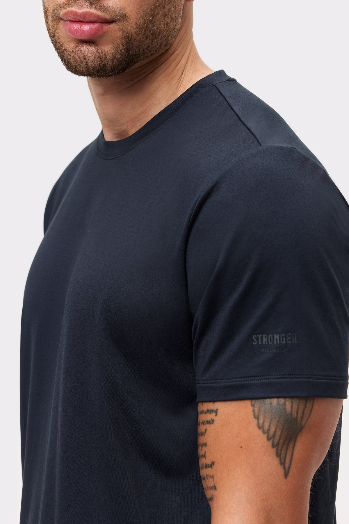 Training Tee Black I Andningsbar I STRONGER