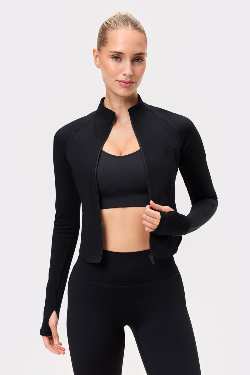 Sculpt Crop Jacket Black I Sweat-wicking I STRONGER